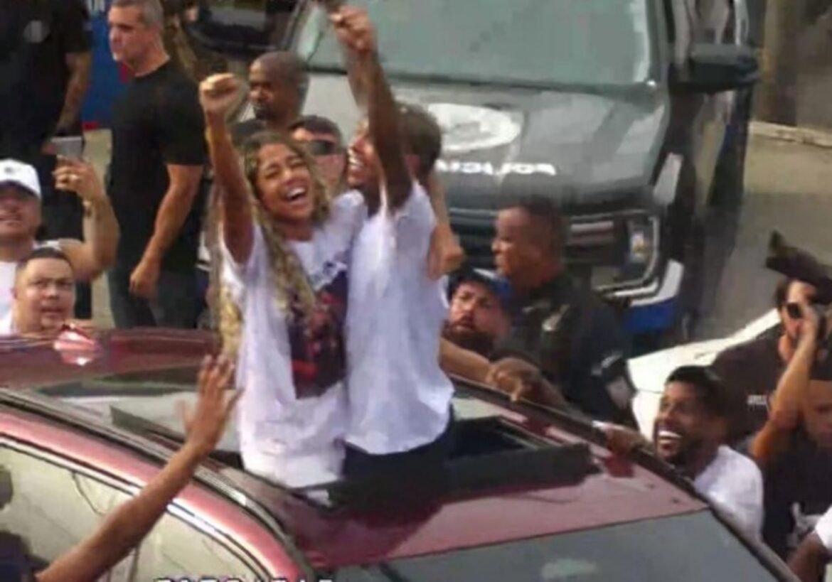 MC Poze é solto após cinco dias preso; soltura teve multidão, confusão e spray de pimenta ...